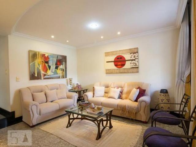 Casa à Venda Heliópolis, 4 Quartos, 300 m² Belo Horizonte