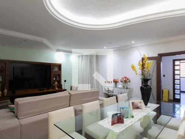 Casa à Venda Heliópolis, 4 Quartos, 354 m² Belo Horizonte