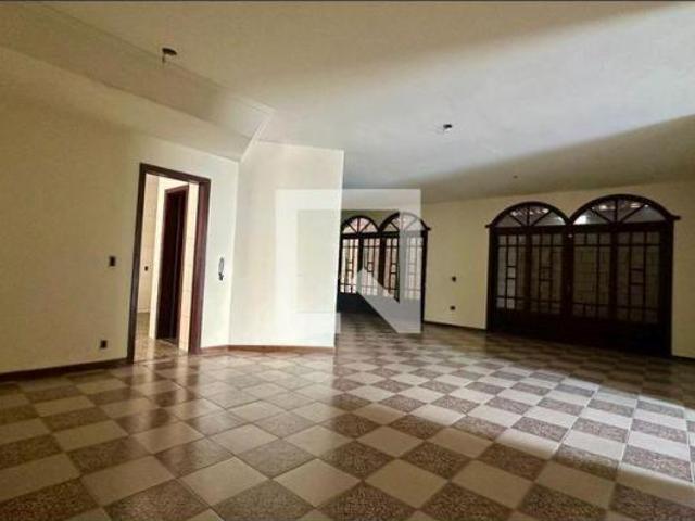 Casa à Venda Heliópolis, 5 Quartos, 300 m² Belo Horizonte
