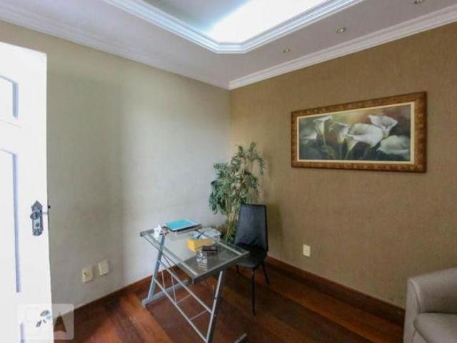 Casa à Venda Heliópolis, 6 Quartos, 200 m² Belo Horizonte