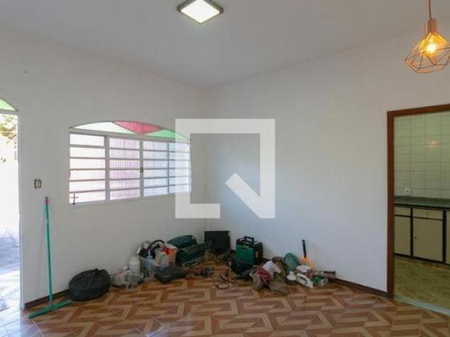 Casa à Venda Heliópolis, 2 Quartos, 124 m² Belo Horizonte