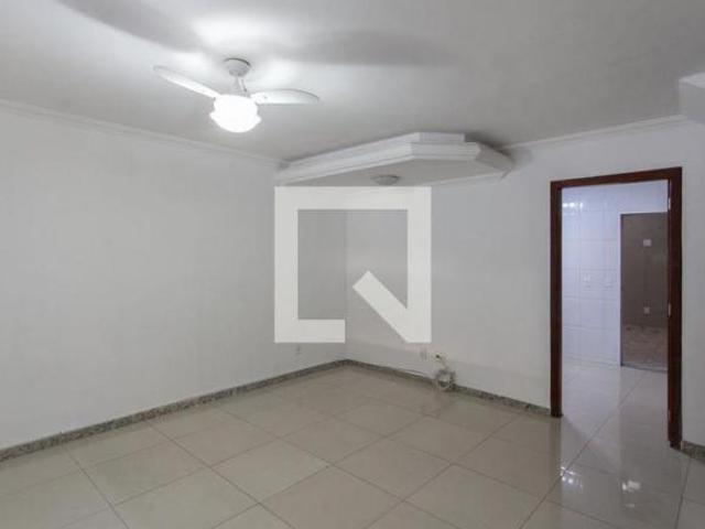 Casa à Venda Heliópolis, 3 Quartos, 120 m² Belo Horizonte