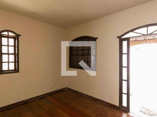 Casa à Venda Heliópolis, 3 Quartos, 190 m² Belo Horizonte
