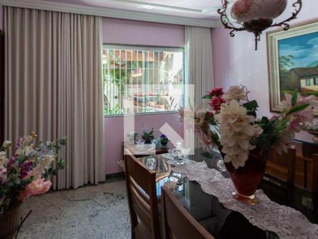 Casa à Venda Heliópolis, 3 Quartos, 350 m² Belo Horizonte