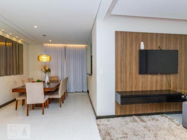 Casa à Venda Heliópolis, 3 Quartos, 400 m² Belo Horizonte
