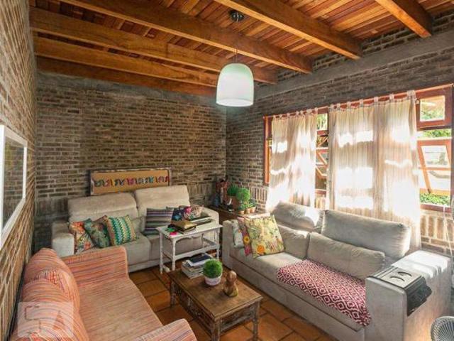 Casa à Venda Hipica, 3 Quartos, 150 m² Porto Alegre