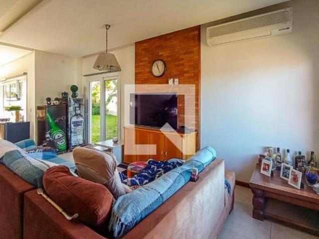 Casa à Venda Hipica, 3 Quartos, 175 m² Porto Alegre