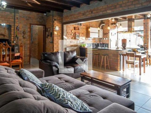 Casa à Venda Hipica, 3 Quartos, 225 m² Porto Alegre