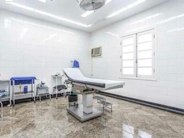 Casa à venda, Ibirapuera, comercial de esquina com 6 salas, 6 banheiros, fino acabamento,reformado e