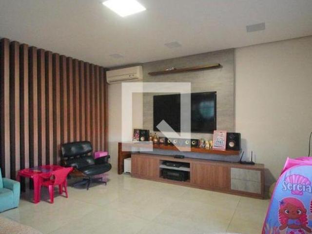 Casa à Venda Ideal, 3 Quartos, 300 m² Novo Hamburgo