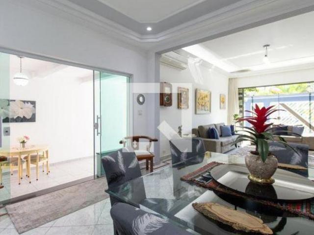 Casa à Venda Ipiranga, 4 Quartos, 247 m² São Paulo