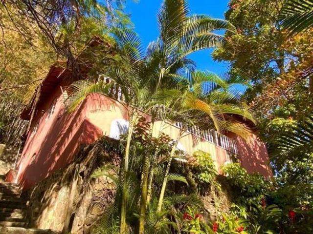 Casa à venda, Itaquanduba frente mar Ilhabela