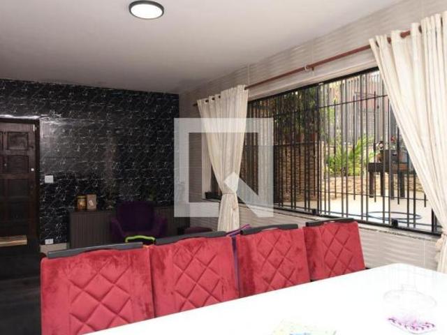 Casa à Venda Itaquera, 6 Quartos, 300 m2