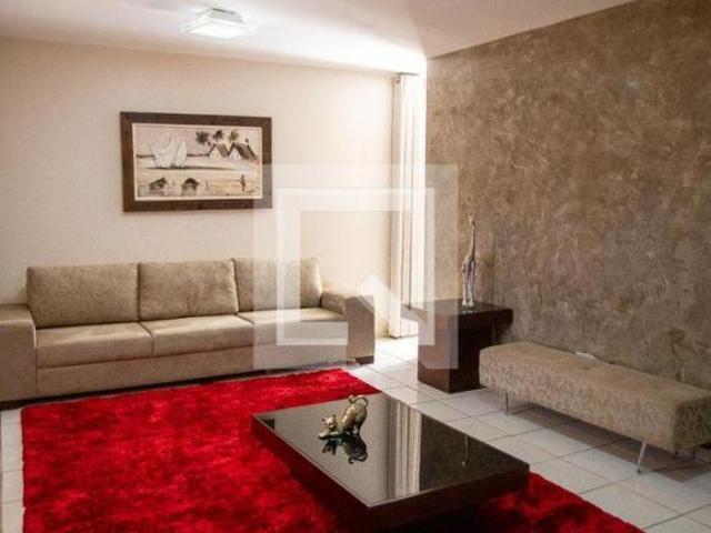 Casa à Venda Jardim Novo Mundo, 4 Quartos, 240 m² Goiânia