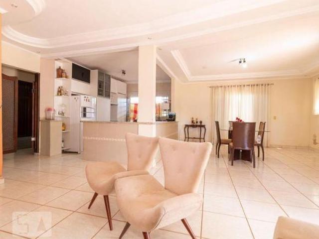 Casa à Venda Jardim Atlântico, 4 Quartos, 196 m² Goiânia
