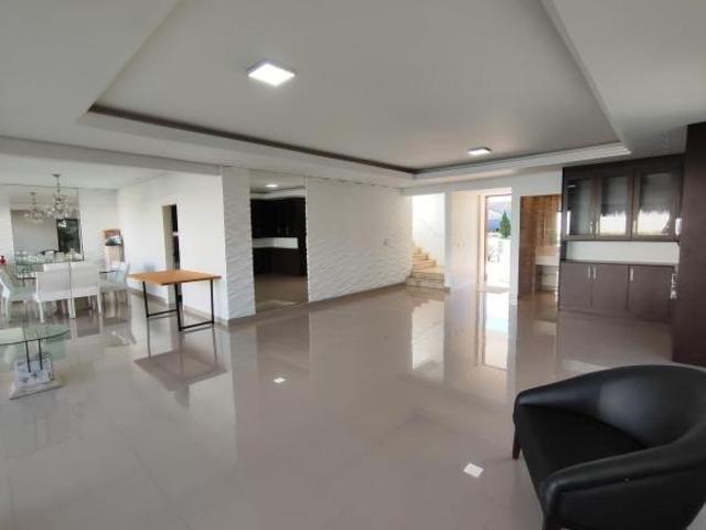 Casa à venda, Jardim Acapulco, Guarujá, SP | QVista Inteligência Imobiliária.