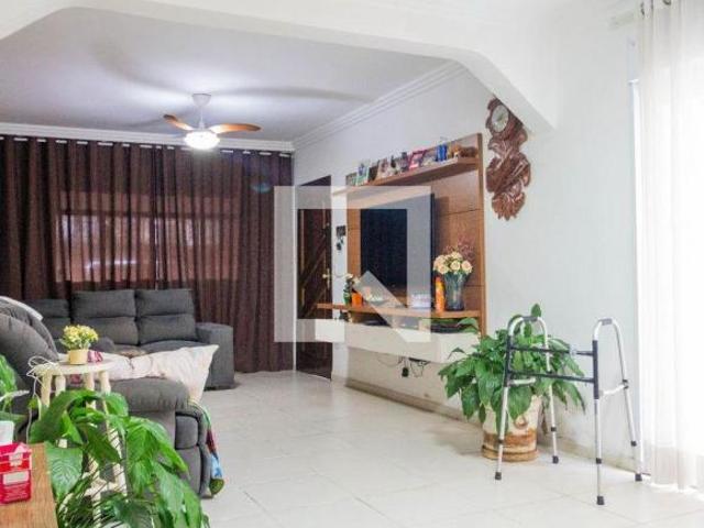 Casa à Venda Jardim Brasília, 3 Quartos, 250 m2
