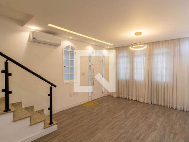 Casa à Venda Jardim Brasília, 4 Quartos, 139 m² São Paulo