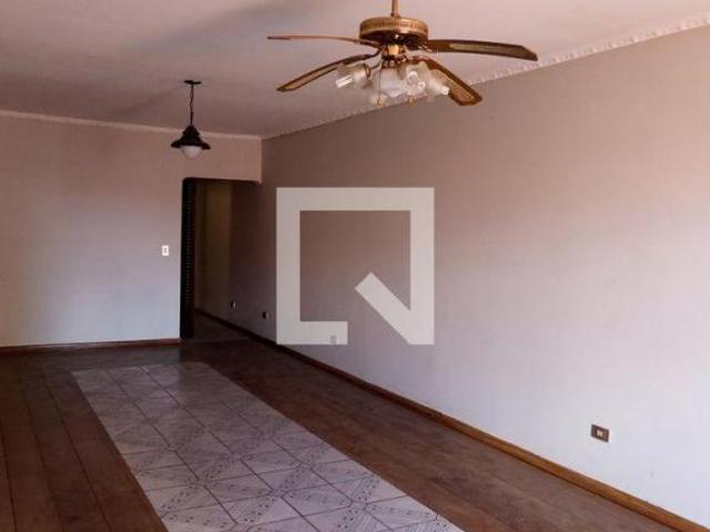 Casa à Venda Jardim das Flores, 3 Quartos, 221 m2