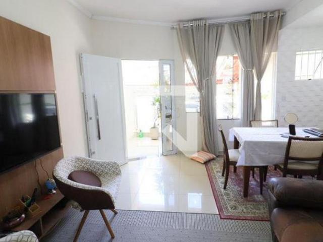 Casa à Venda Jardim das Flores, 2 Quartos, 180 m2