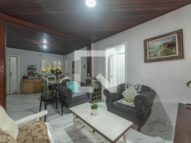 Casa à Venda Jardim das Flores, 4 Quartos, 140 m2
