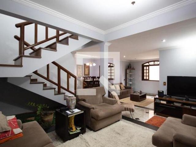 Casa à Venda Jardim das Flores, 4 Quartos, 180 m2