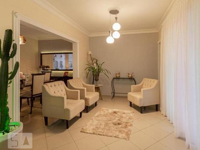 Casa à Venda Jardim das Flores, 4 Quartos, 250 m2