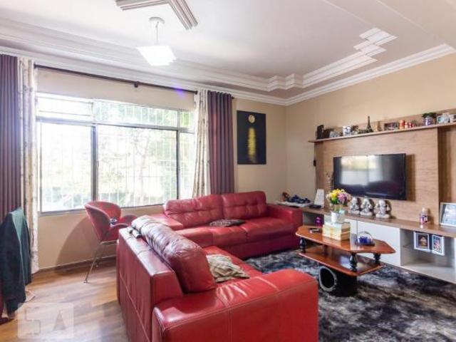 Casa à Venda Jardim das Flores, 5 Quartos, 244 m2