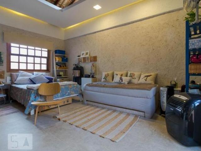 Casa à Venda Jardim das Palmeiras, 1 Quarto, 220 m2