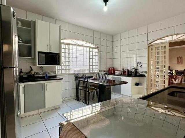 CASA À VENDA JARDIM GUARARAPES LONDRINA