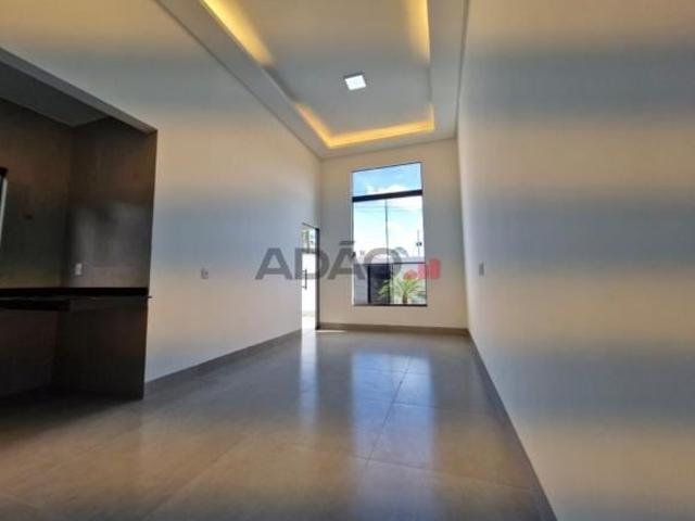 CASA À VENDA JARDIM HIMALAIA Casa de Rua com 3 Quarto s por R$ 350000.00 no setor Jardim Himalaia T