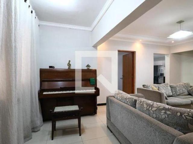 Casa à Venda Jardim Itapoan, 3 Quartos, 195 m2