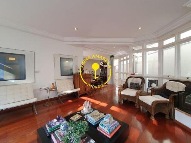 Casa á venda Jardim Leonor com 4 suítes
