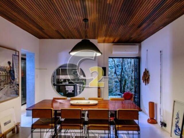 Casa à venda Jardim Paulista com 3 quartos, sendo 2 suítes, sem vaga