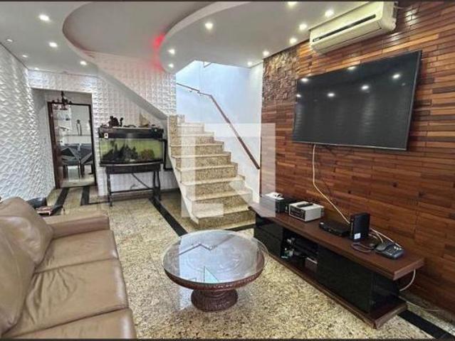 Casa à Venda Jardim Santa Cecília, 4 Quartos, 250 m² Guarulhos