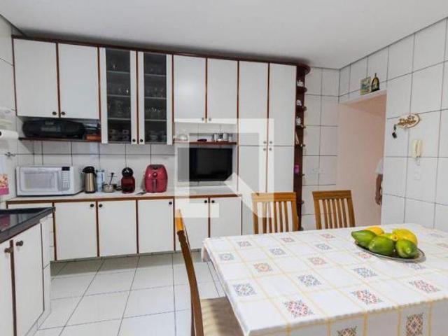 Casa à Venda Jardim, 2 Quartos, 128 m2