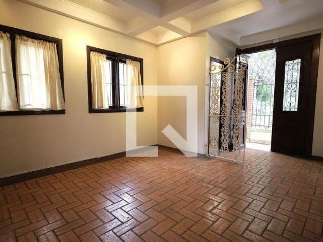 Casa à Venda Jardim, 3 Quartos, 180 m2