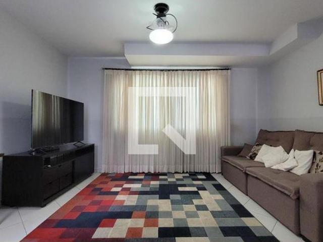 Casa à Venda Jardim, 3 Quartos, 196 m2