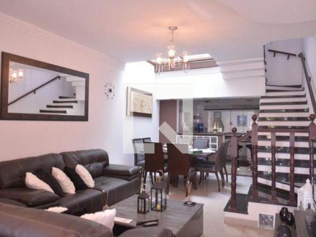 Casa à Venda Jardim, 3 Quartos, 205 m2