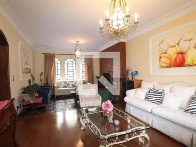 Casa à Venda Jardim, 3 Quartos, 232 m2