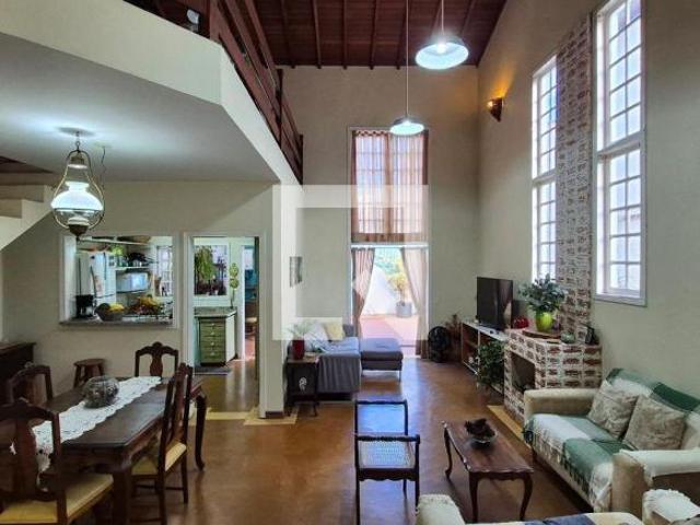 Casa à Venda Jardim, 3 Quartos, 237 m2