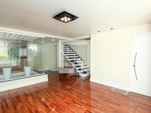 Casa à Venda Jardim, 3 Quartos, 240 m2