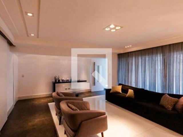 Casa à Venda Jardim, 4 Quartos, 470 m2