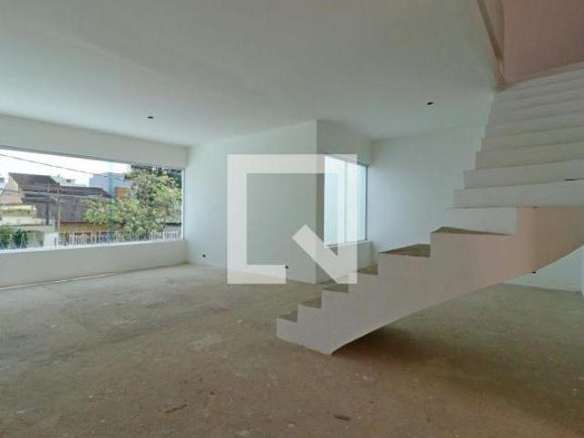 Casa à Venda Jardim, 4 Quartos, 258 m2