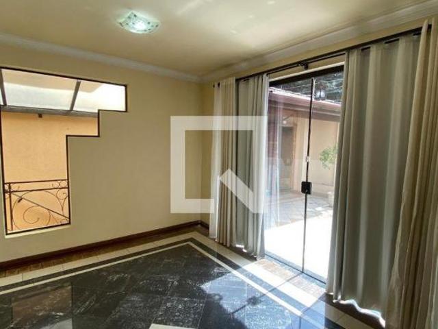 Casa à Venda Jardim, 4 Quartos, 317 m2