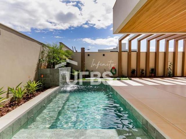 Casa à venda – Jardins França – 3 suítes, piscina aquecida, semi mobiliada – 300 m² construídos