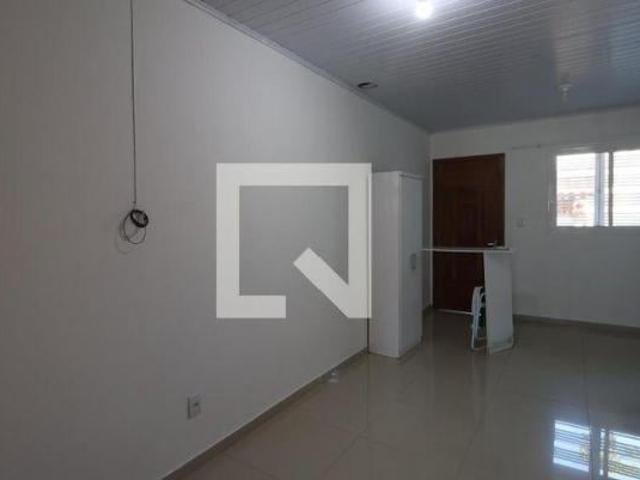 Casa à Venda Olaria, 1 Quarto, 56 m² Canoas
