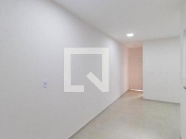 Casa à Venda Olaria, 2 Quartos, 50 m² Canoas