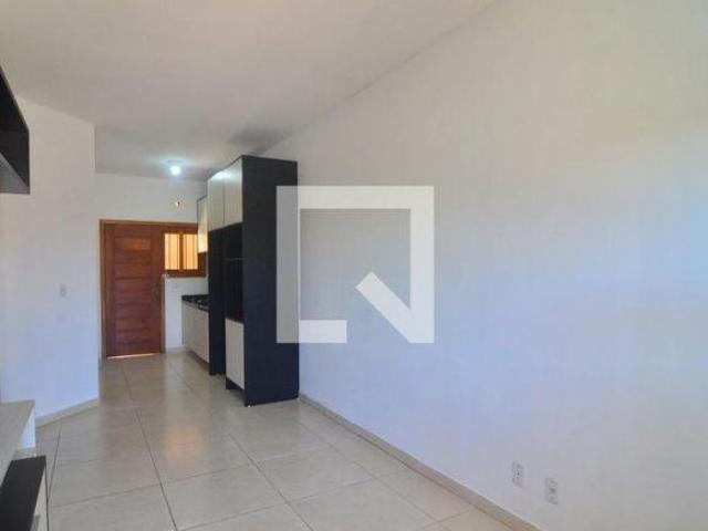 Casa à Venda Olaria, 2 Quartos, 51 m² Canoas