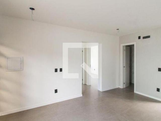 Casa à Venda Olaria, 2 Quartos, 54 m² Canoas